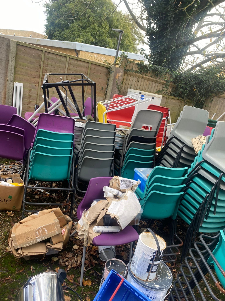 Ormiston Six Villages Academy - Sending furniture to Ukraine